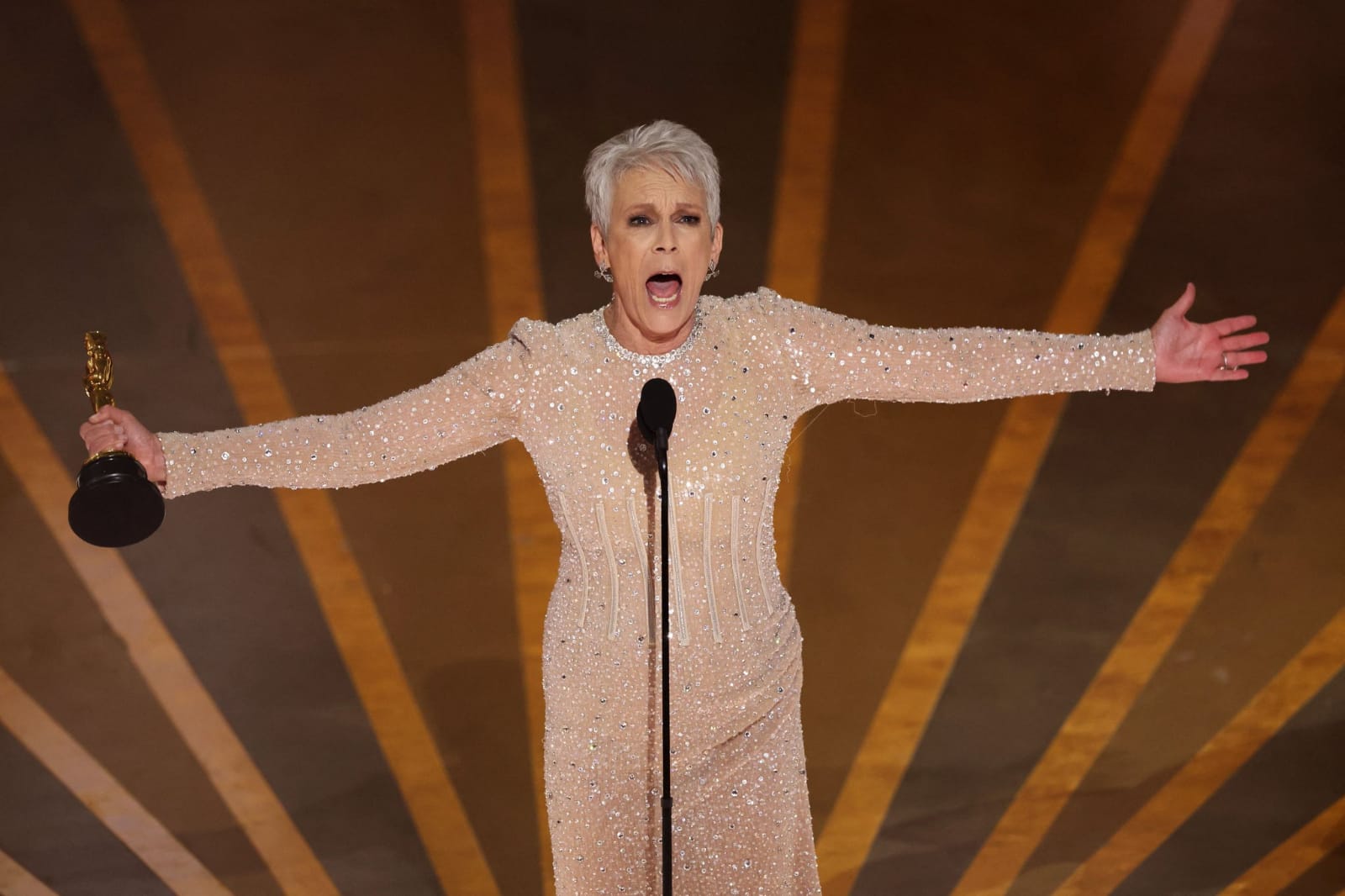 Jamie Lee Curtis gana su primer Oscar después de 45 años de carrera